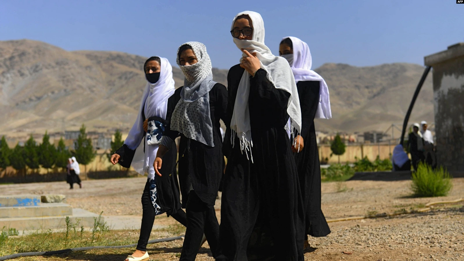 درخواست 27 کشور جهان از طالبان ممنوعیت آموزش دختران را لغو کنید راوی زن